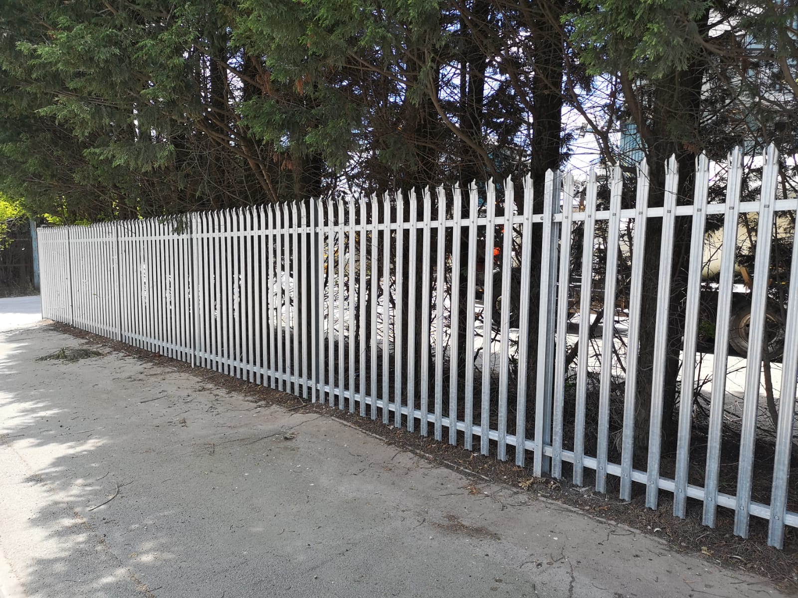 Galvanised Triple Pointed Palisade Fitted in Fenton | Almec Fencing